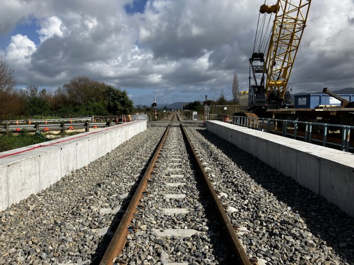 KiwiRail online rail bridge construction projects | Beca