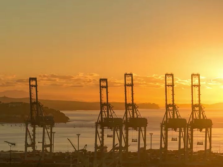 Projects - Ports of Auckland, G&H Container Cranes Relocation | Beca